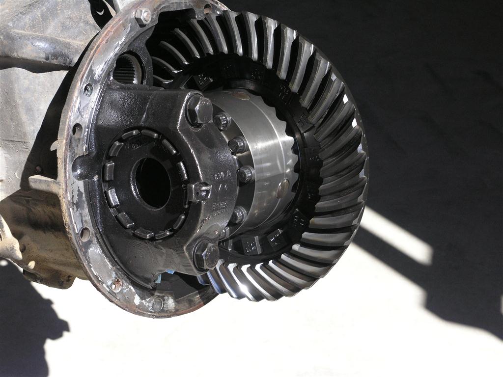 Eaton D404 front carrier/ power divider assembly for sale 3.55 ratio