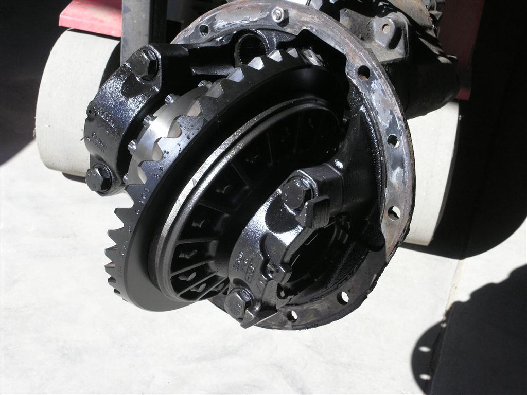 Eaton D404 front carrier/ power divider assembly for sale 3.55 ratio