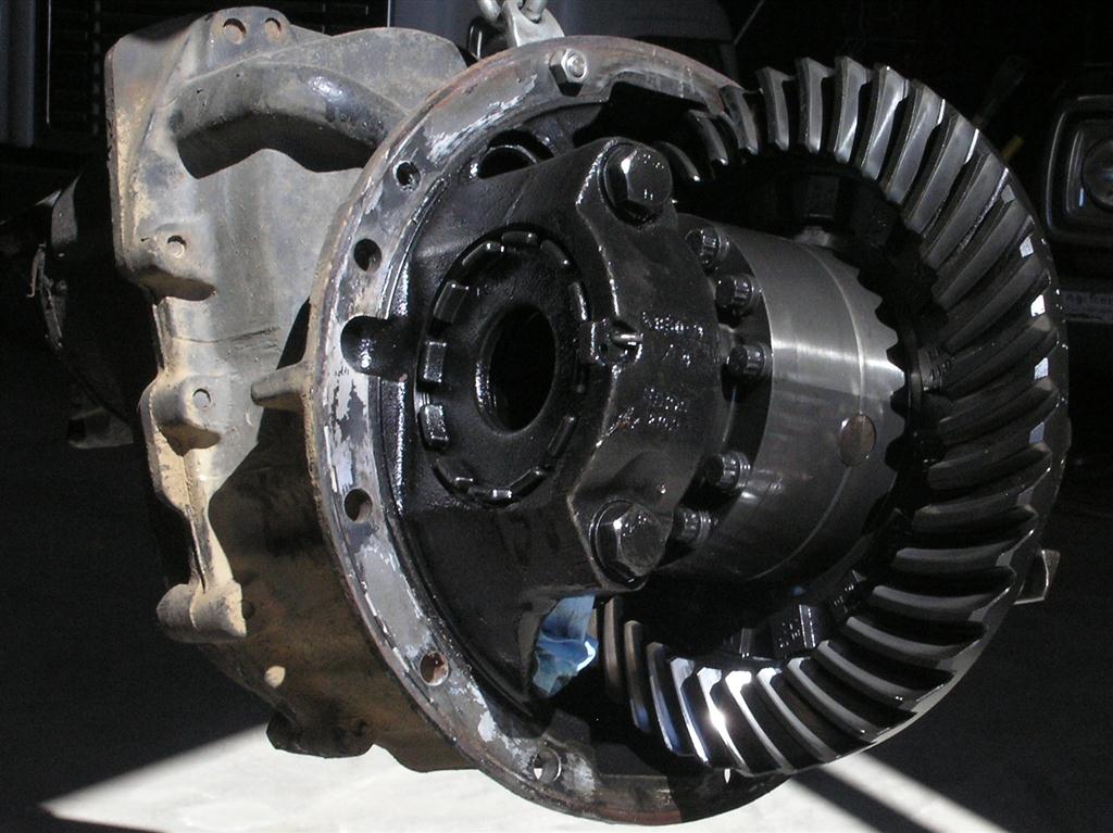 Eaton D404 front carrier/ power divider assembly for sale 3.55 ratio