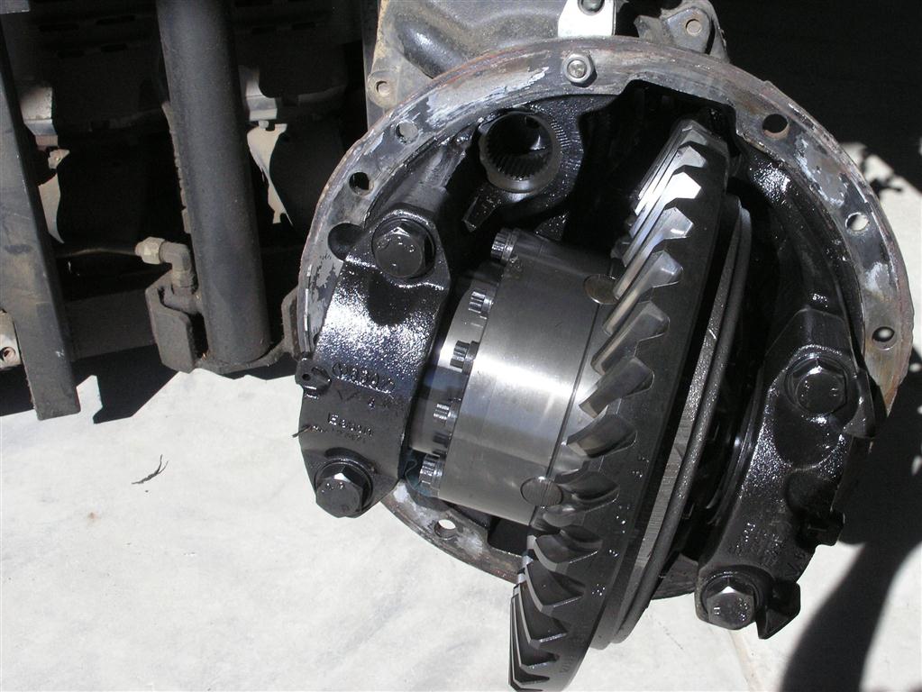 Eaton D404 front carrier/ power divider assembly for sale 3.55 ratio